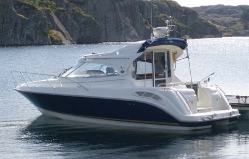 Bella 850 er ein hurtiggåande cabincruiser med slank linjeføring ...